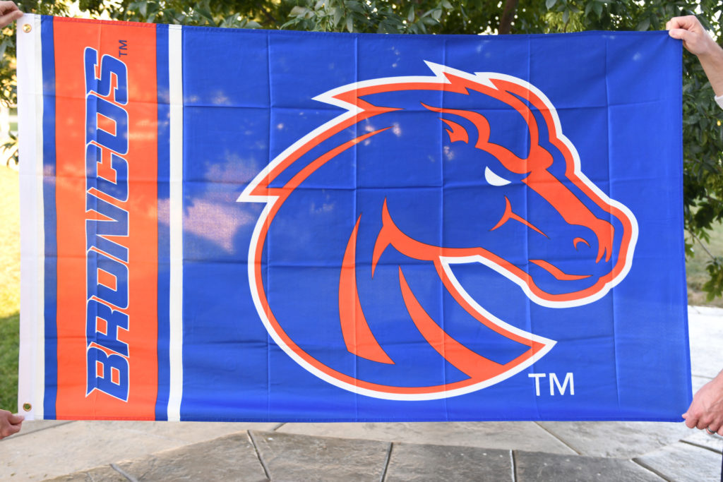 Officially licensed Boise State flag. Size: 3X5 feet. Two zip ties and ...